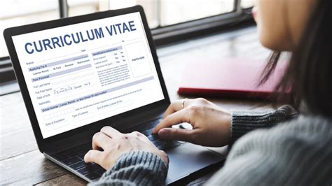 Crea tu currículum online fácilmente con CVLogin ChicaGeek