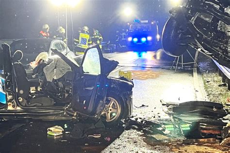 Zwei Tote Drei Schwerverletzte Bei Unfall War Es Stra Engl Tte
