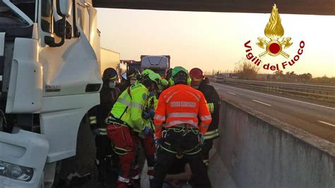 Incidente in A4 a San Donà due morti e autostrada bloccata Tribuna