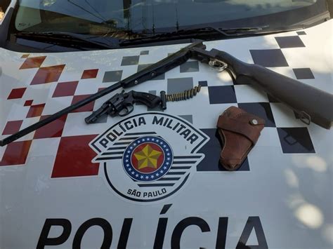 Após denúncia Polícia Militar apreende armas de fogo e munições em