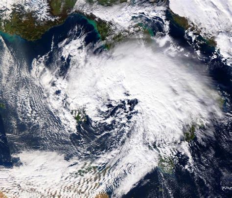 Il Ciclone Polare Sul Tirreno E La NEVE Sulle Coste Britanniche Che