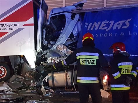 Śmiertelny wypadek na S8 w Złoczewie Zginał kierowca litewskiego tira