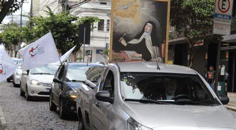 Encenação e carreata marcam festa de Santa Teresa D Ávila em Caxias do