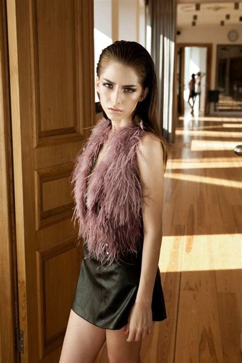 Ezgi Asaroğlu الكاتب kenza2011