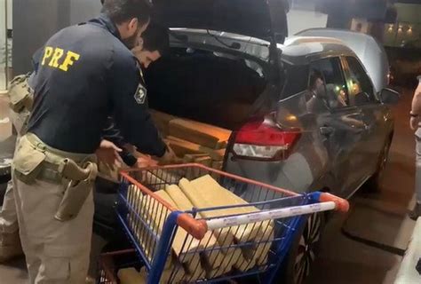 Traficante foge da PRF e abandona veículo quase meia tonelada de