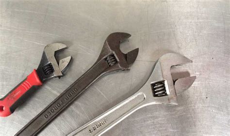 Mechanical Tools And Their Uses Beginners Guide