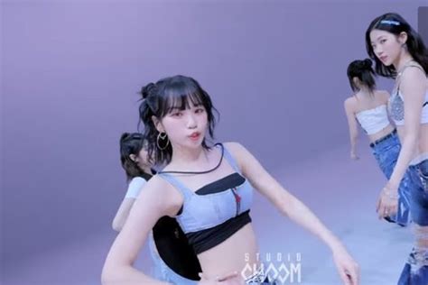 Pann LE SSERAFIM KAZUHA S BIKINI TOP IS SHOCKING Netizenbuzz KNetizen