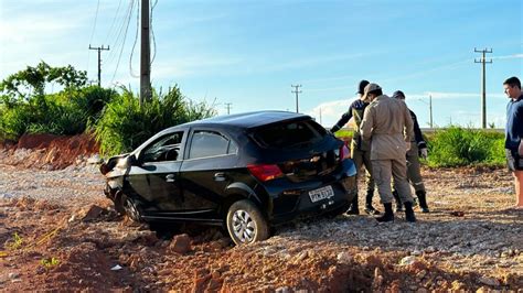 Sorriso Pneu estoura e carro capota na MT 242 sentido Nova Ubiratã