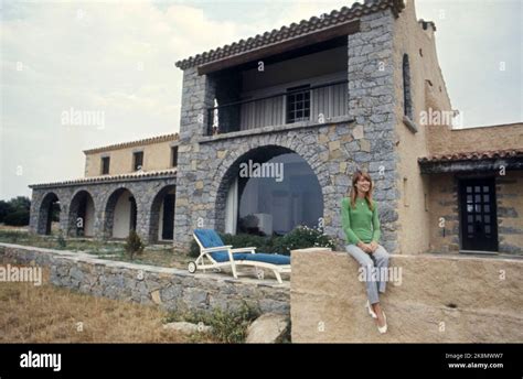 Introduce 91 Imagen Photos Maison Jacques Dutronc Corse Fr