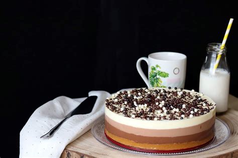 Tarta tres chocolates con galletas y cuajada sin horno Recetas Fácil
