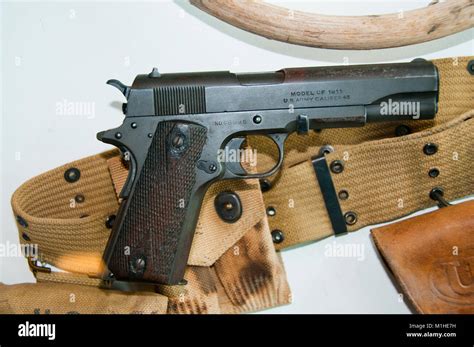 Calibre 45 fotografías e imágenes de alta resolución Alamy