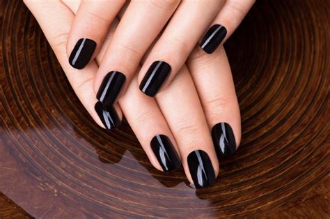 Unghie nere perchè realizzarle in gel 4 esempi di nail art