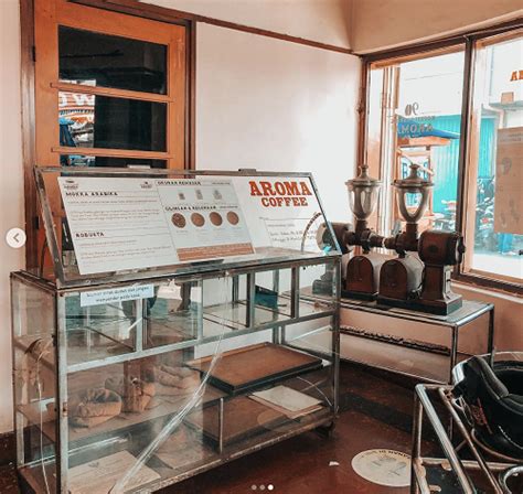 6 Kedai Kopi Legendaris Di Bandung Tak Lekang Oleh Waktu Bolu Susu