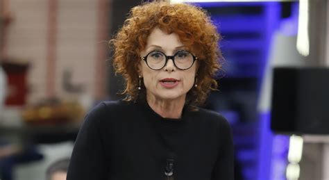Gf C Tanta Roba Che Non Torna I Dubbi Di Beatrice Luzzi Sulle