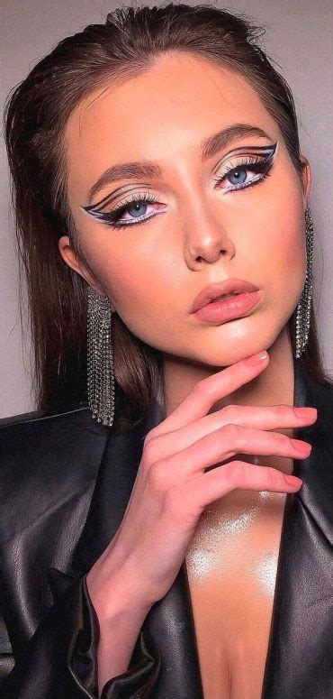 Gorgeous Makeup Trends To Try In Euphoria Graphic Lines I