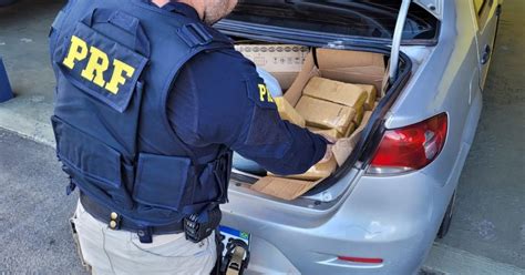 VÍDEO PRF apreende veículo roubado mais de 200 quilos de maconha