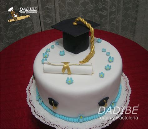 Torta de Graduación Elaborada con bizcocho de yogurt y chocolate