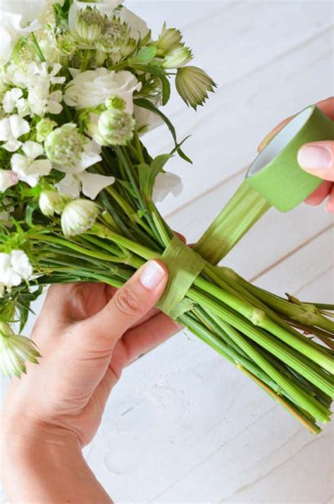Meghans Brautstrauß selber binden Royales Hochzeits DIY Blumigo