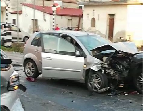 Palmi Maxi Incidente Sulla SS18 4 Auto Distrutte Feriti E Strada