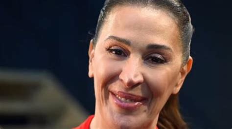 Claudia Raia Posa Seu Beb Nos Bastidores Do Teatro