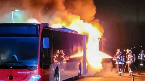 Bus fängt Feuer Fahrgäste und Fahrer bleiben unverletzt NDR de