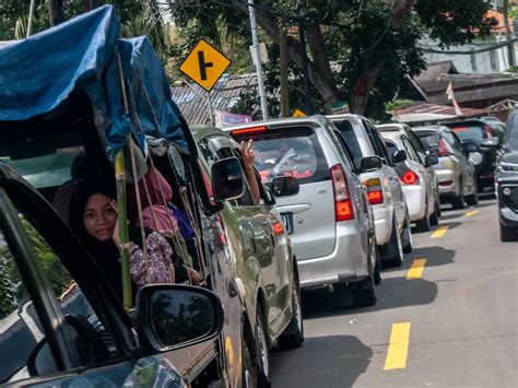 Cegah Kepadatan Polisi Terapkan One Way Di Ruas Jalan Menuju Pantai