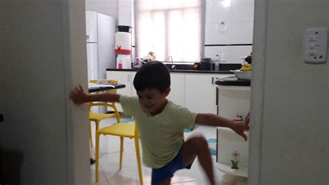 Davi Ensina Como Subir Nas Paredes Como Homem Aranha Youtube