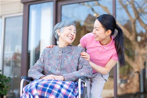Dịch vụ chăm sóc tại nhà cho người cao tuổi Vinmec