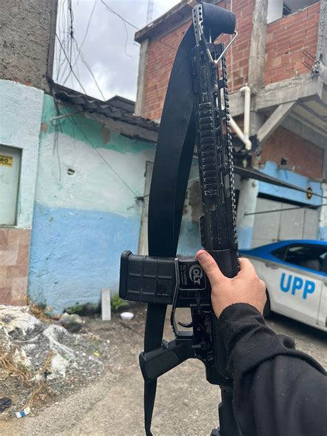 PM faz operação no Morro dos Macacos após noite de tiroteio entre