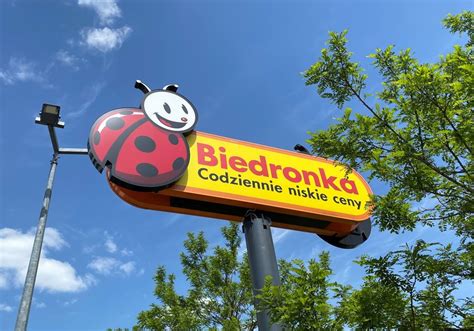 Biedronka odwiedziła Lidl Dino i Auchan 50 zł różnicy na paragonach