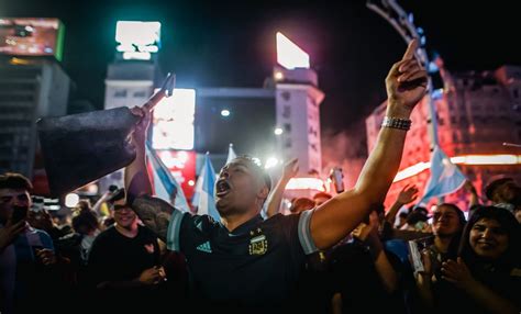 Militantes De Milei Celebran Con Un Grito De Guerra Viva La Libertad