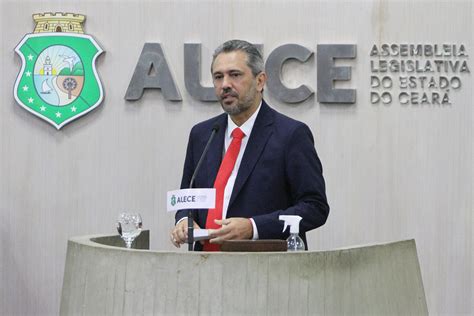 Saiba quem é Elmano de Freitas novo governador do Ceará