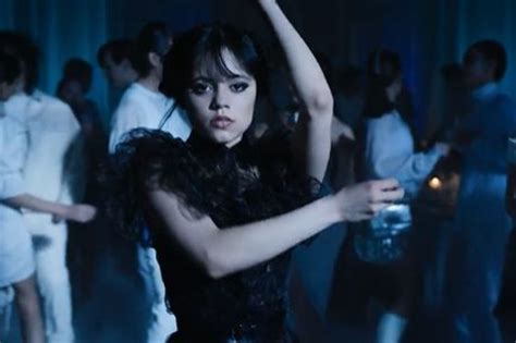 Merlina Challenge El Secreto Detr S Del Hipnotizante Baile