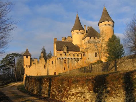 Château de Puymartin Ce château construit au XIIème siècle a été