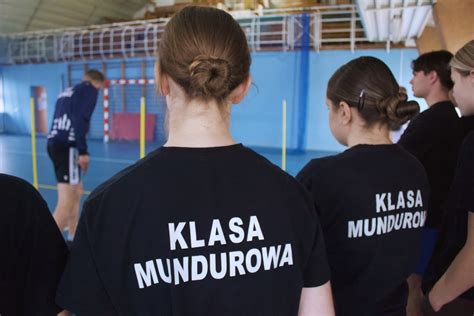 Próbny test sprawności fizycznej dla uczniów klasy mundurowej Klasy