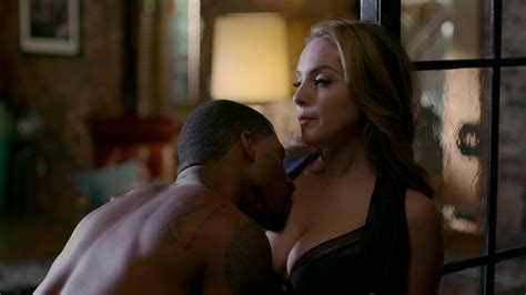 Elizabeth Gillies Desnuda En Dynasty II