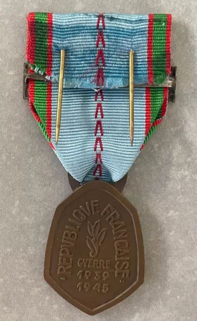 France Medaille Commemorative De La Guerre Agrafe