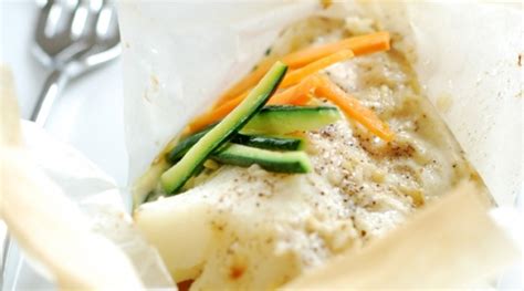 Colin en papillotte avec sa julienne de légumes