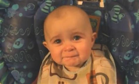 La Mamma Canta E La Bimba Si Commuove Il Video Che Sta Emozionando Il