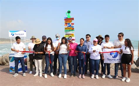 Reinauguran totem viajero que señala base de ovnis en playa Miramar
