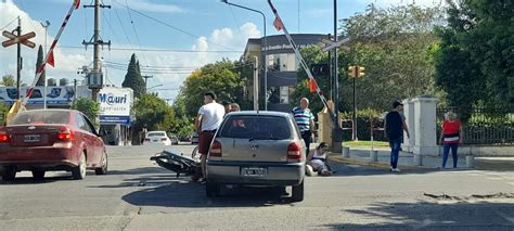 Choque entre un auto y una moto frente a la vías El Diario del centro