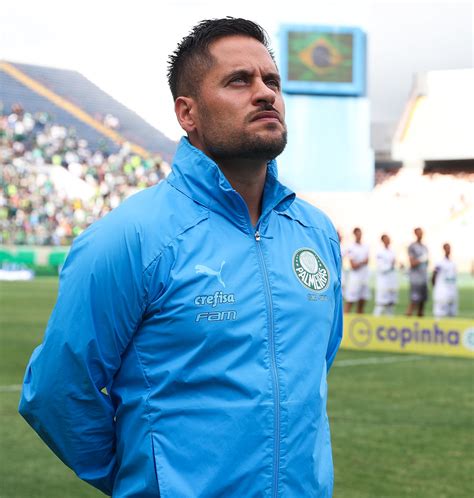 Palmeiras goleia Queimadense PB na estreia e chega à 16ª vitória