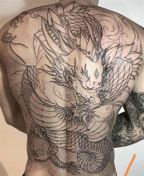 Tatuagem nas costas é um estilo popular e atemporal que muitas