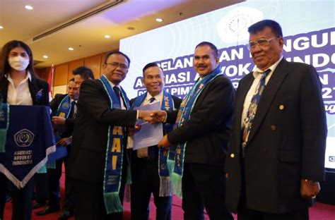 FOTO Pelantikan Pengurus DPP Dan DPC Ketua Asosiasi Advokat Indonesia