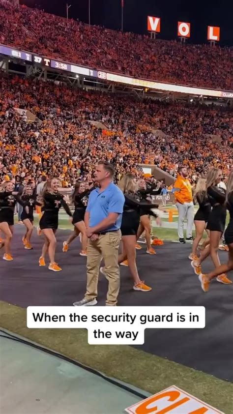 Pin By Poliianska On Pins By You Funny Dude Funny Video Memes