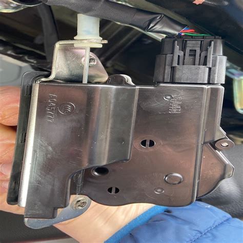 Find Used Hyundai I Tailgate Parts Struts And Trims