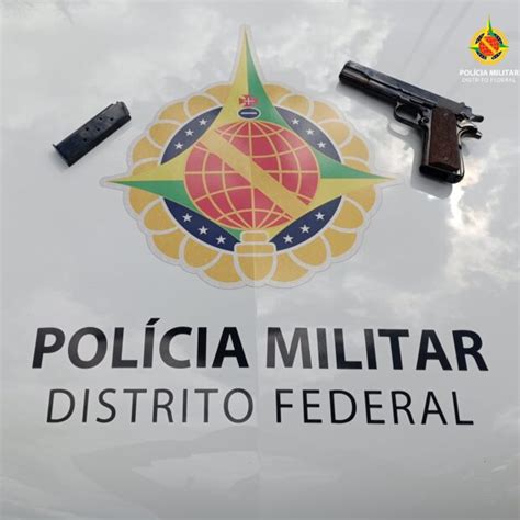 Policiais Militares Apreendem Arma De Fogo Dentro De Carro Em