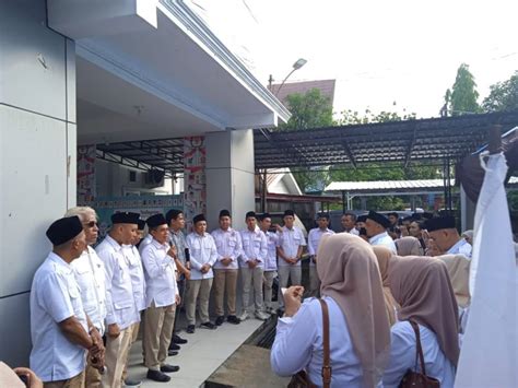 Bawa 100 Pasukan Partai Gerindra Daftarkan Bacalegnya Di KPU Samarinda
