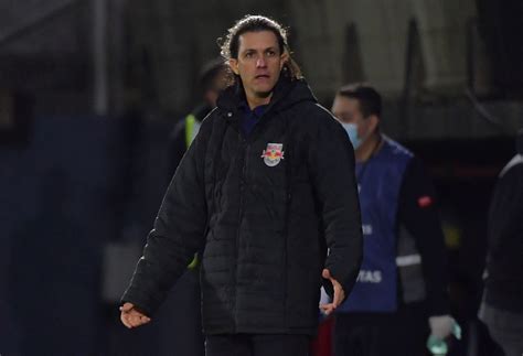 Vasco anuncia Maurício Barbieri como treinador e Abel Braga como