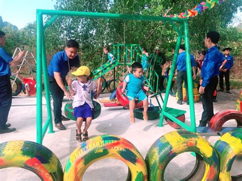 Hóa phép phế liệu thành sân chơi thiếu nhi